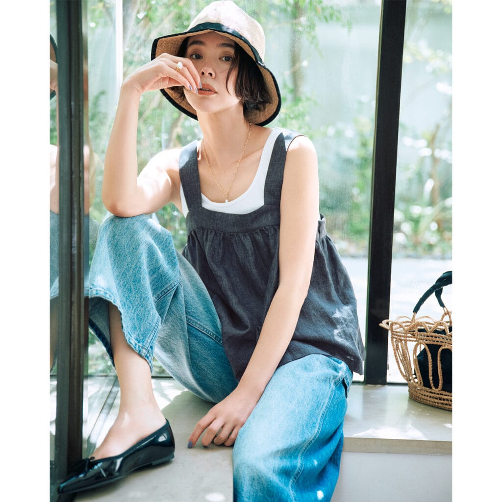 定番デニムともバランス良好！リネン風キャミソールで、夏カジュアルの鮮度をUP／明日なに着る？ | LEE