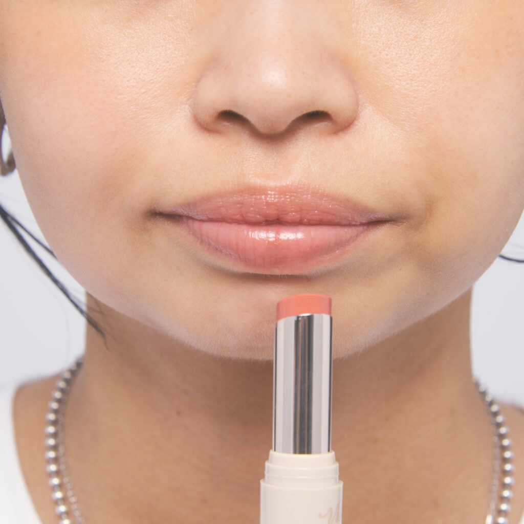 【ヴィセ】新作リップ「エッセンス プランプバーム」全6色お試し！ふっくらツヤ唇が続く！【2025秋】 | LEE