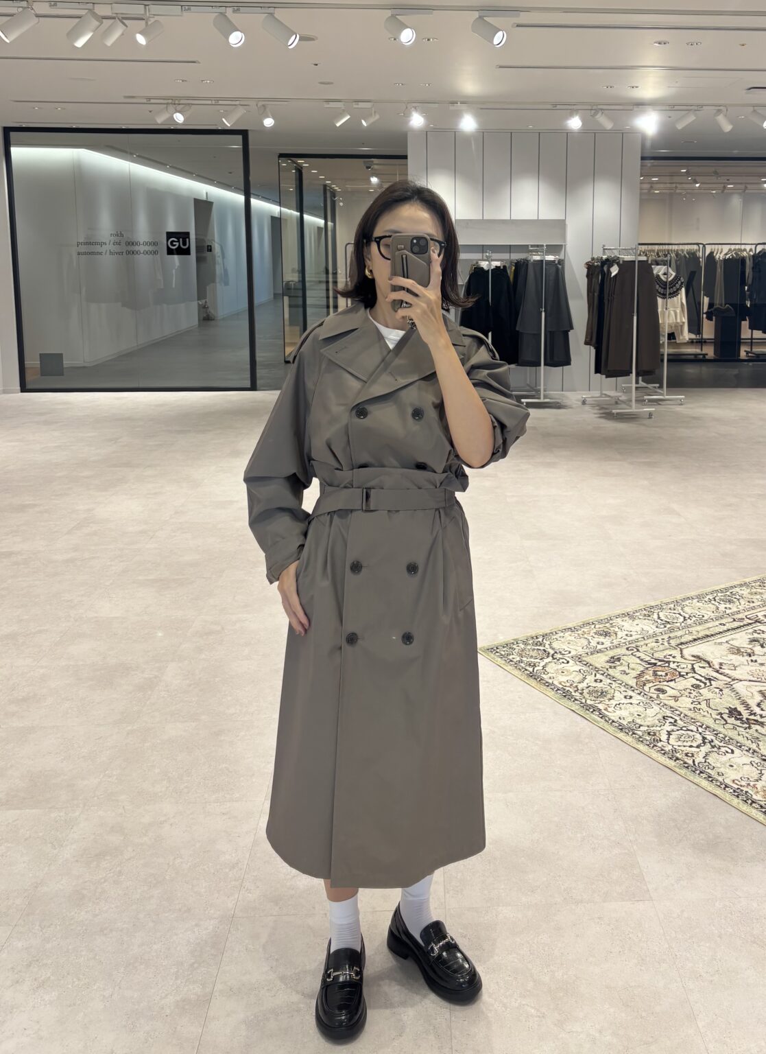 【GU×rokh】9/26発売！40代が買うべきコラボアイテム6選！完売必至のバレルレッグパンツ、トレンチコート…ライター川口ゆかりが着てみました【2025・第3弾】 | LEE