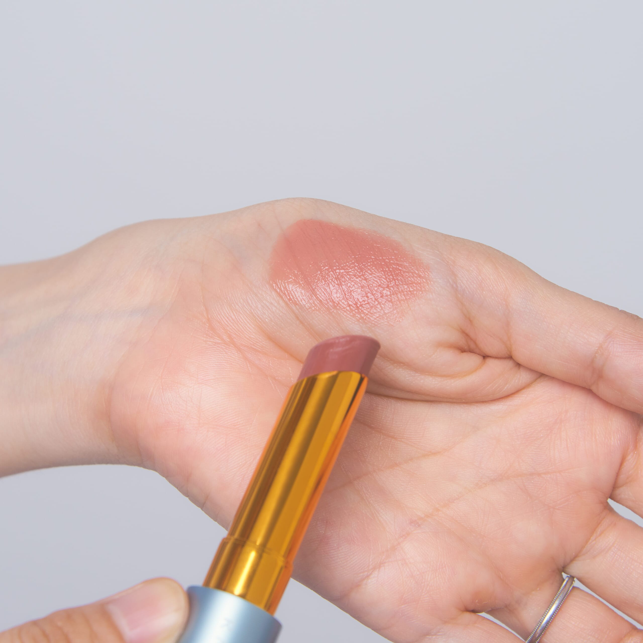 テラコッタやブロンズが素敵！【RMK ホリデーコレクション】は大胆な色彩の特別なアイパレットやリップ | LEE