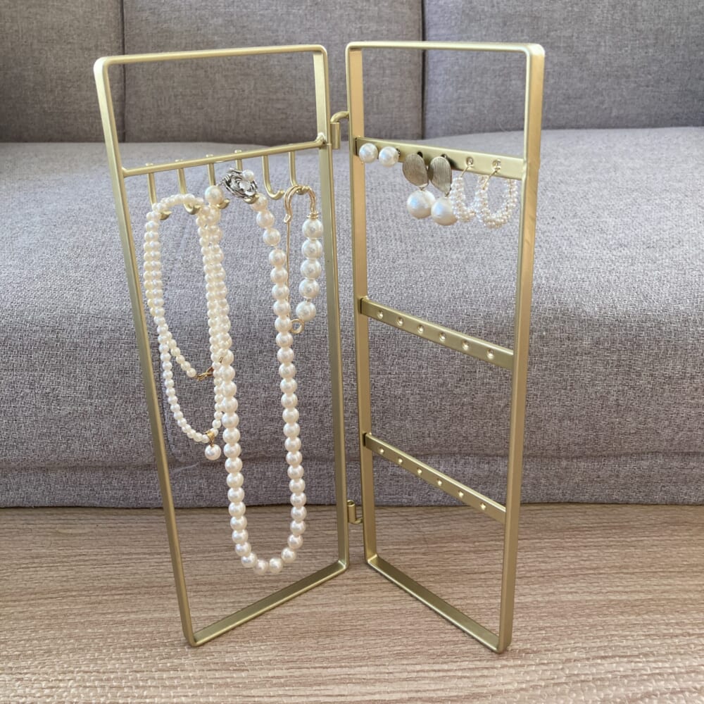 【40代LEE12月号レビュー】赤、ひらひら、パールで「地味見え」解決！ | LEE